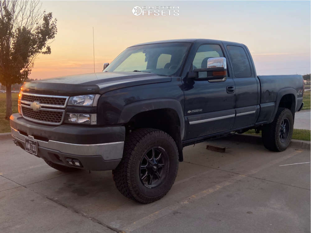 2005 Chevrolet Silverado 2500 HD with 18x9 18 Moto Metal Mo970 and 35/ ...