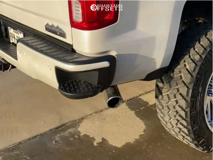 2018 Chevrolet Silverado 1500 with 22x12 -45 Tuff T2a and 35/12.5R22 ...