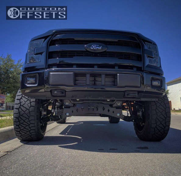 2017 Ford F-150 with 22x12 -44 XD Rockstar 3 and 35/12.5R22 Nitto Ridge ...
