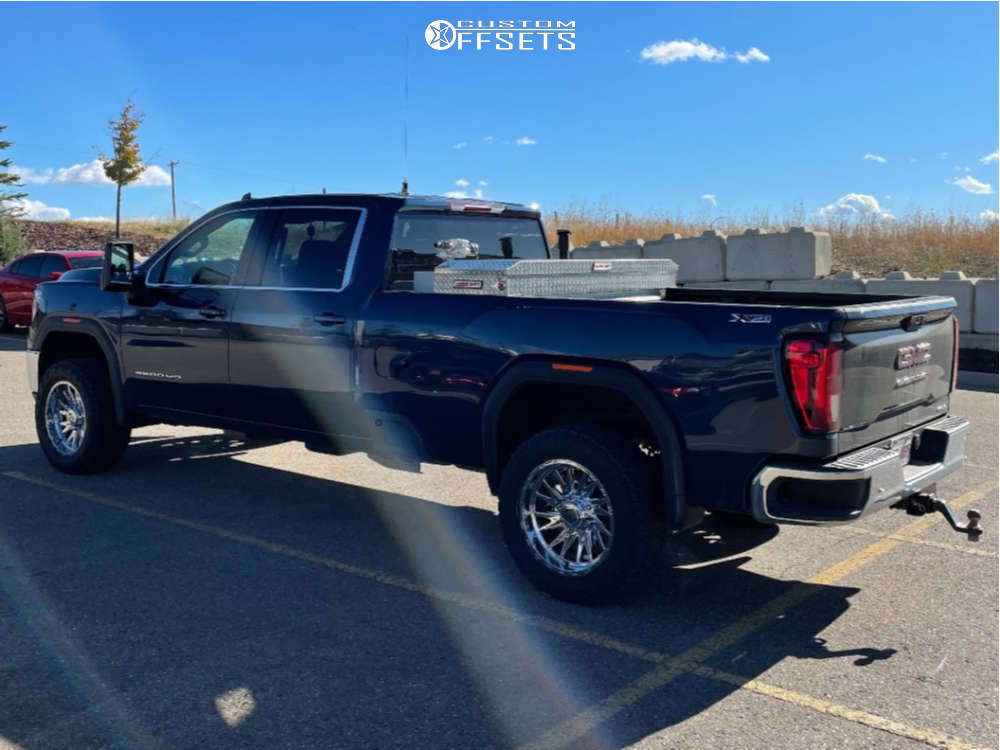 2022 GMC Sierra 2500 HD with 20x10 -19 TIS 547C and 305/55R20 Nitto ...