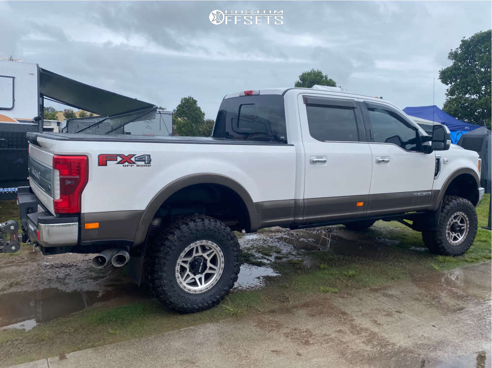 2018 Ford F-250 Super Duty with 18x9 18 Method Mr312 and 35/12.5R18 ...