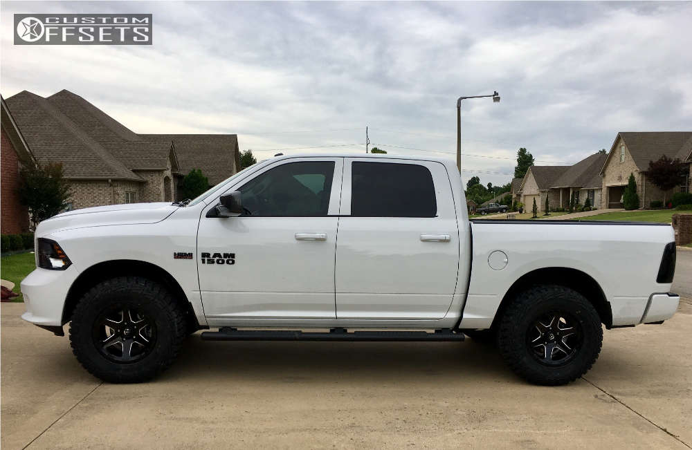 2017 Ram 1500 with 18x9 1 Fuel Ripper and 305/70R18 Kanati Mud Hog and ...