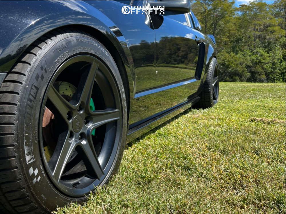 2007 Ford Mustang with 18x9 30 American Muscle Saleen and 255/45R18 ...