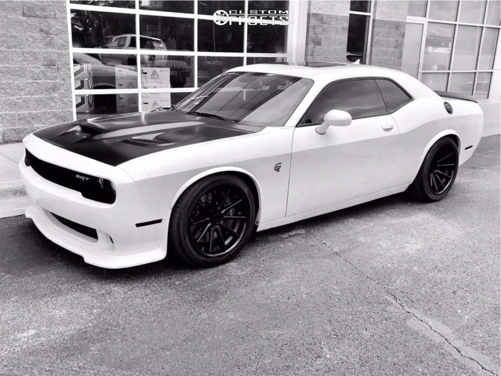2017 Dodge Challenger with 20x10.5 15 Ferrada Fr4 and 275/35R20 Pirelli ...