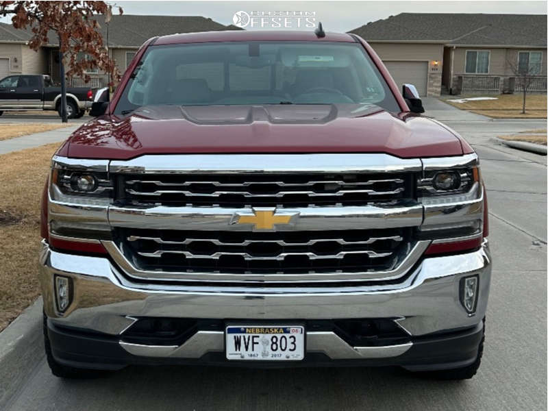 2018 Chevrolet Silverado 1500 with 18x9 -12 XD XD820 and 285/60R18 ...