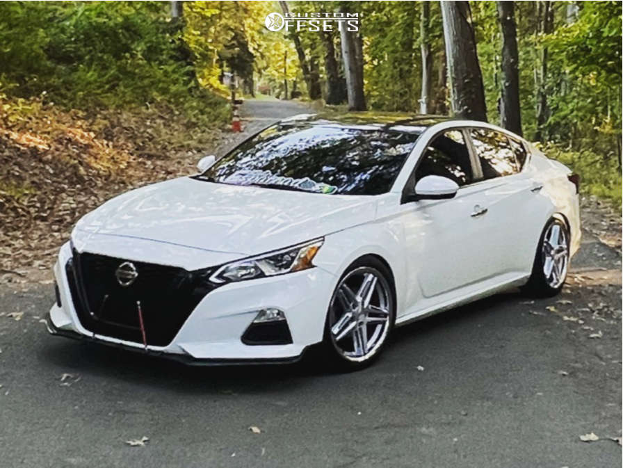 2019 Nissan Altima with 19x10.5 45 Ferrada Cm1 and 245/45R19 ...