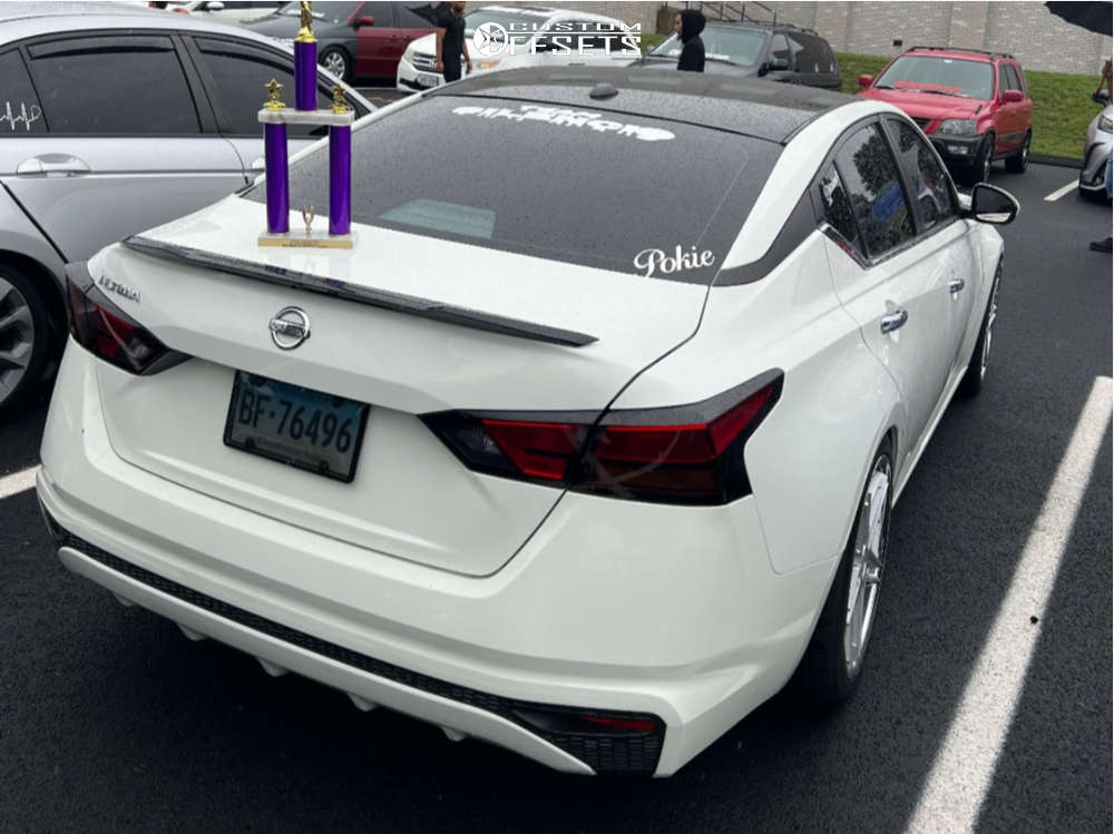 2019 Nissan Altima with 19x10.5 45 Ferrada Cm1 and 245/45R19 ...