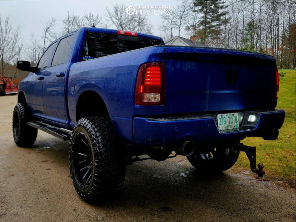 2016 Ram 1500 with 22x12 -44 V-Rock Recoil and 37/13.5R22 Atturo Trail ...