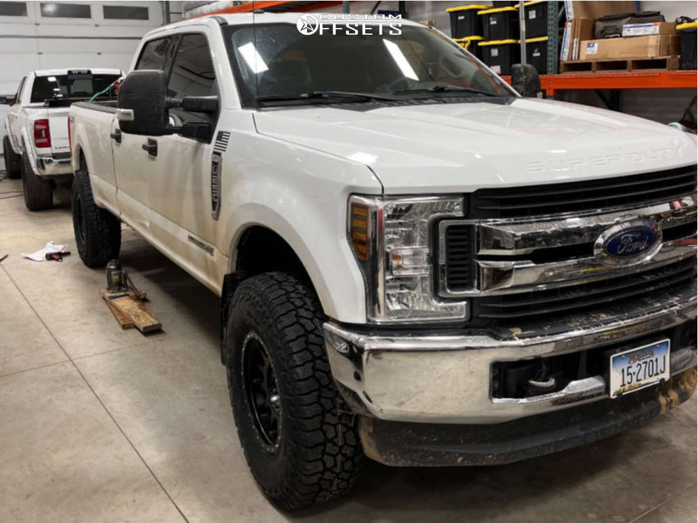 2018 Ford F-250 Super Duty with 18x9 -12 Method Mr305 and 37/12.5R18 ...