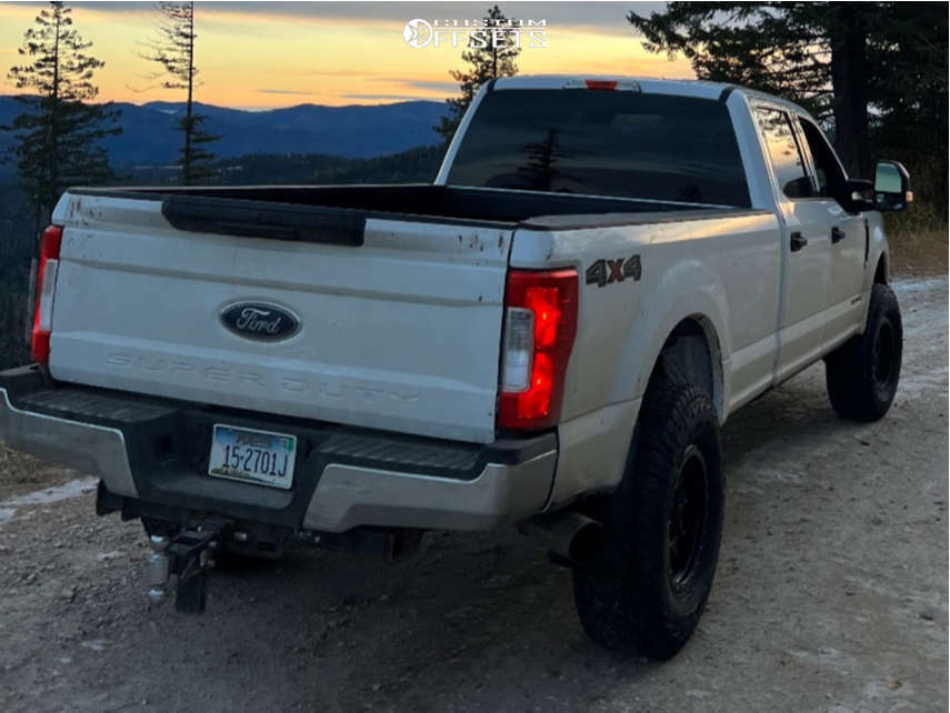 2018 Ford F-250 Super Duty with 18x9 -12 Method Mr305 and 37/12.5R18 ...