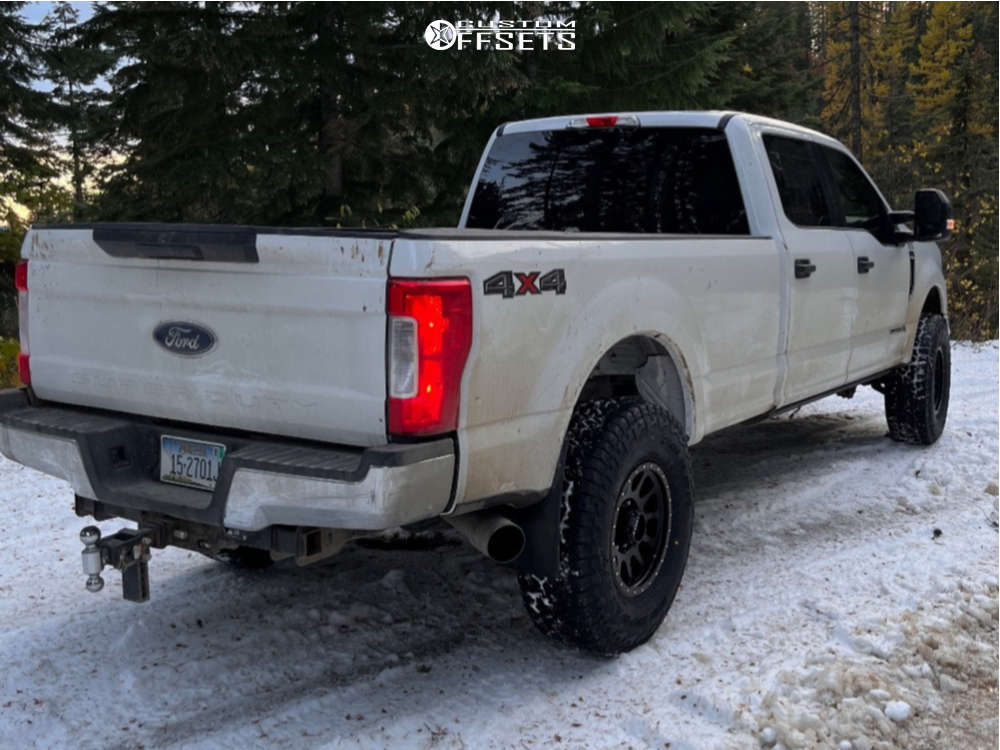 2018 Ford F-250 Super Duty with 18x9 -12 Method Mr305 and 37/12.5R18 ...