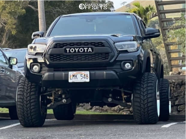 2020 Toyota Tacoma with 22x14 -76 Hostile H109 and 33/12.5R22 Road One ...