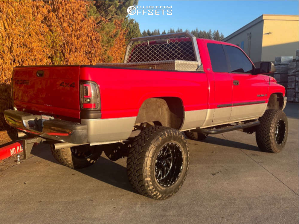 2001 Dodge Ram 1500 with 20x12 -44 TIS 544BM and 37/13.5R20 Toyo Tires ...