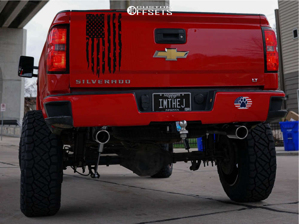 2016 Chevrolet Silverado 1500 with 22x12 -44 TIS 544BMR and 37/12.5R22 Nitto Ridge Grappler and ...