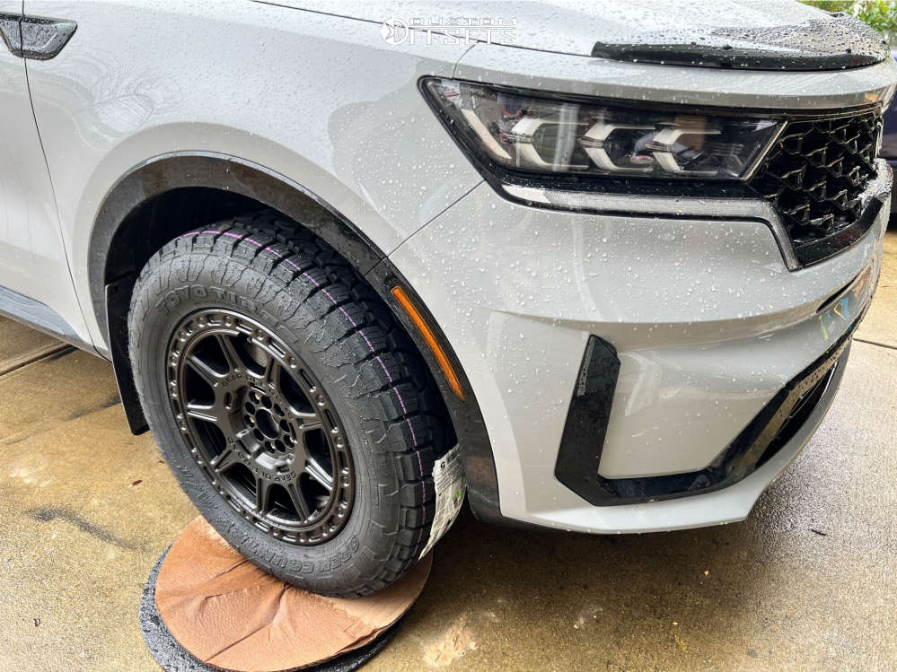 2022 Kia Sorento with 18x8 35 Gear Off-Road Sector-C and 265/60R18 Toyo ...