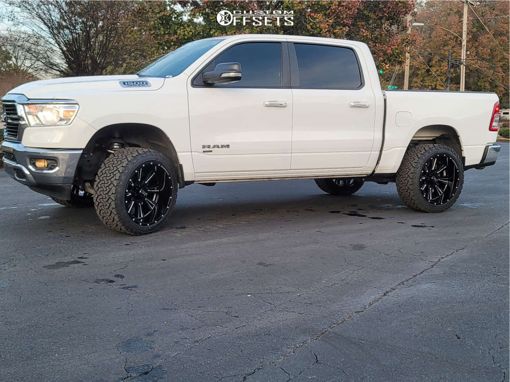 2019 Ram 1500 with 22x12 -44 Hardrock Spine Xposed and 33/12.5R22 Venom ...