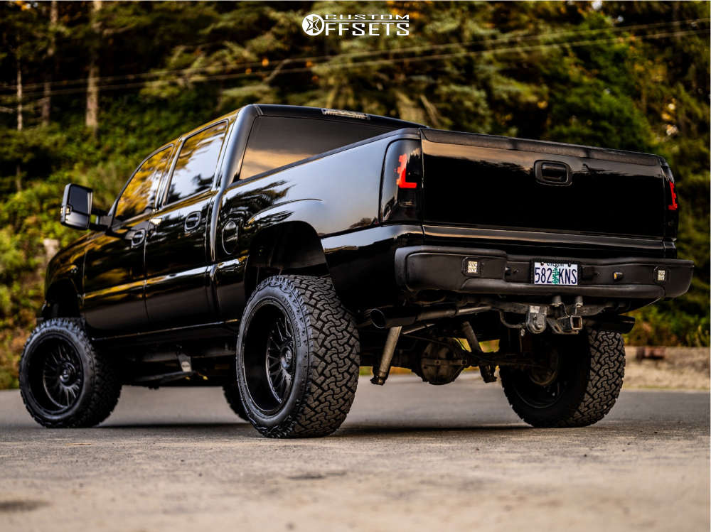 2006 Chevrolet Silverado 1500 with 22x12 -44 Fittipaldi Offroad Ftc07 and 35/12.5R22 Venom Power ...