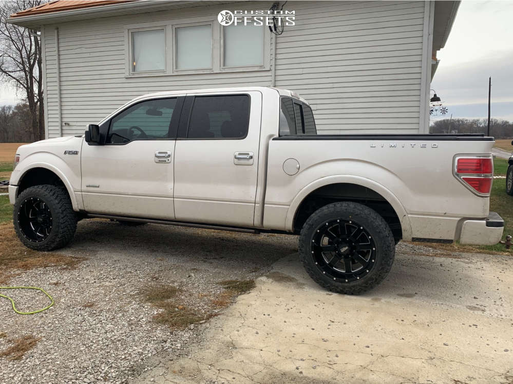 2013 Ford F-150 with 20x12 -44 Moto Metal Mo962 and 33/12.5R20 Atturo ...