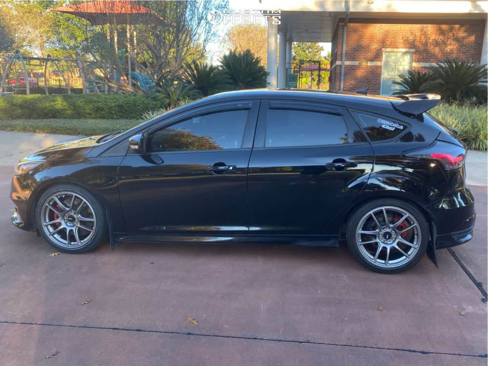 2017 Ford Focus with 18x8.5 42 Konig Heliogram and 225/40R18 Michelin ...