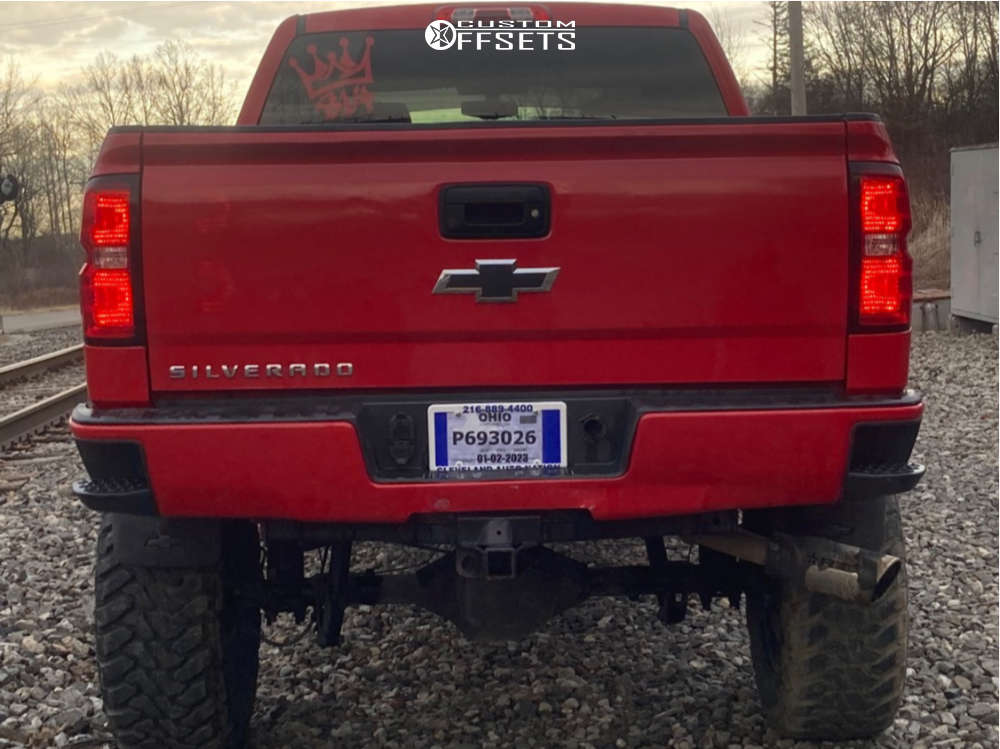 2018 Chevrolet Silverado 1500 with 20x10 -24 XD Xd825 and 37/13.5R20 ...