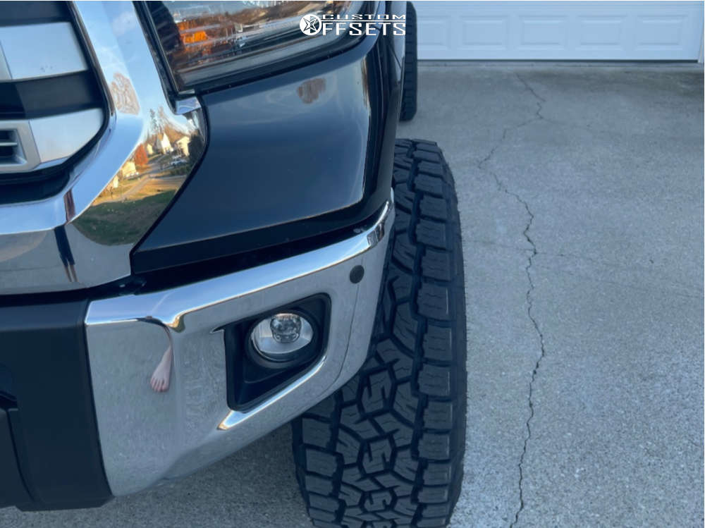 2019 Toyota Tundra with 20x12 -44 TIS 560B and 35/12.5R20 Toyo Tires ...