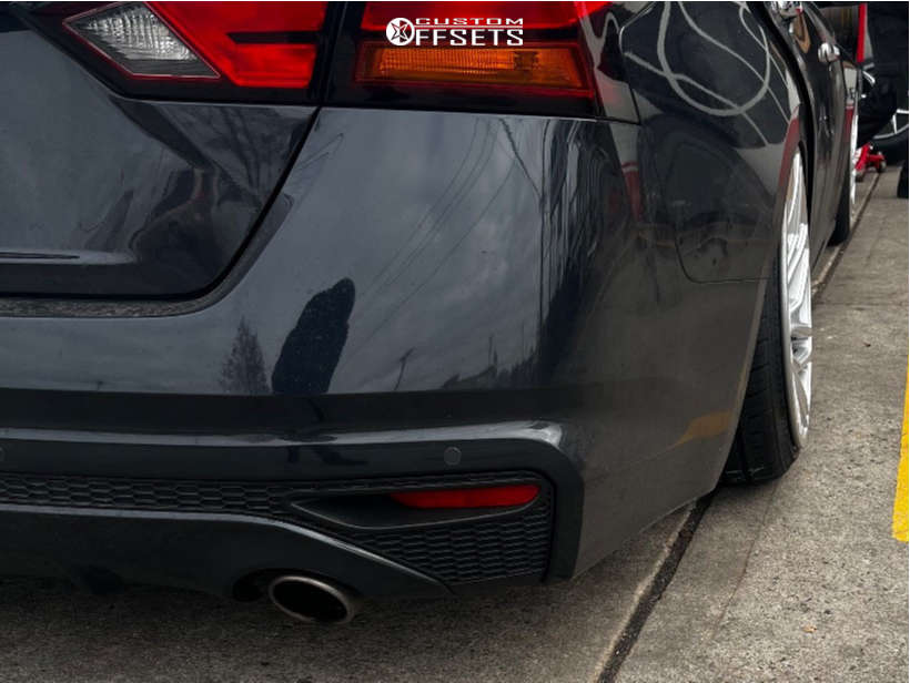 2020 Nissan Altima with 19x9.5 35 WatercooledIND Jb1 and 225/35R19 ...