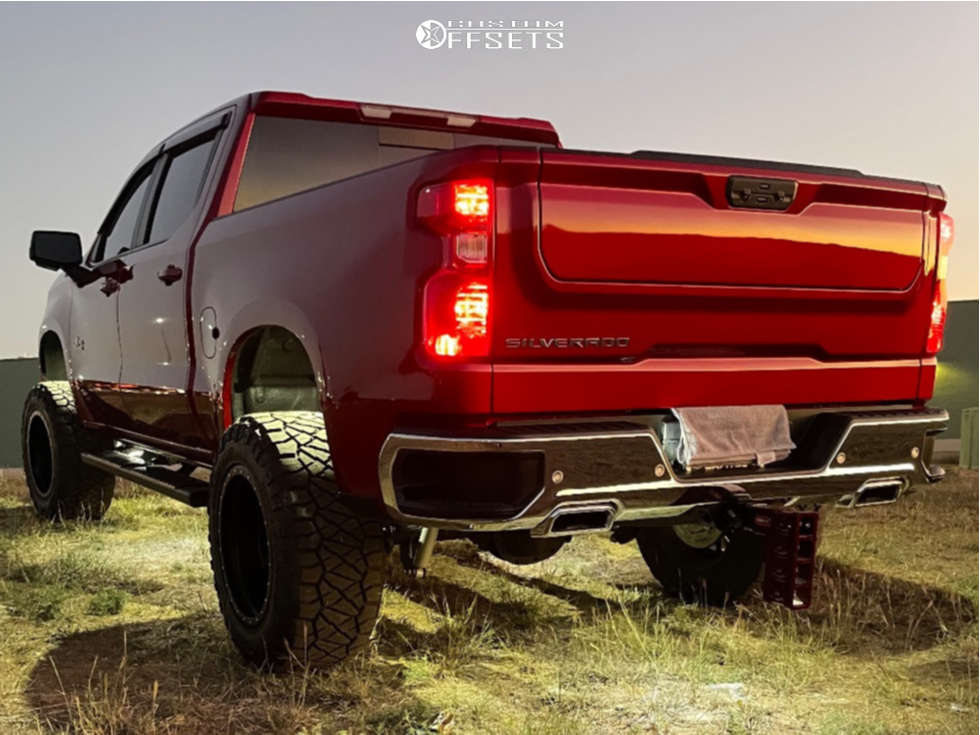 2022 Chevrolet Silverado 1500 with 20x12 -52 Method Mr605 and 35/13 ...