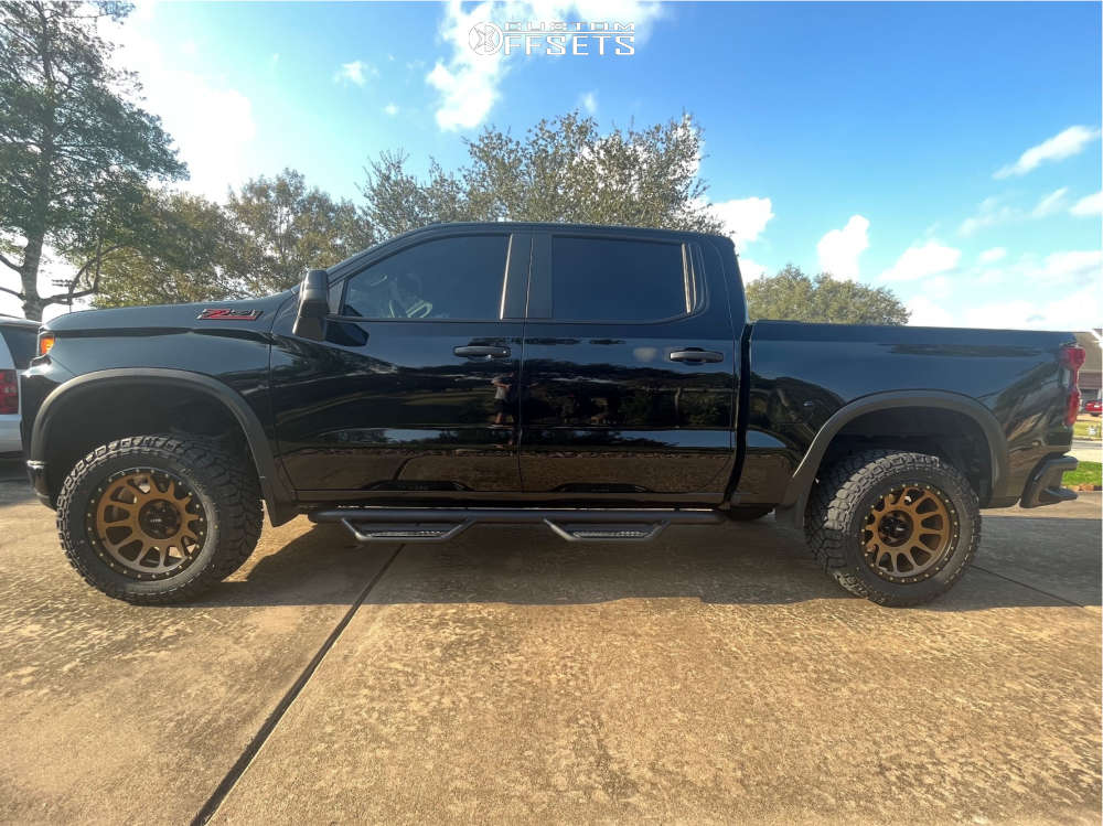 2021 Chevrolet Silverado 1500 with 20x10 -18 Method Mr305 and 33/12 ...