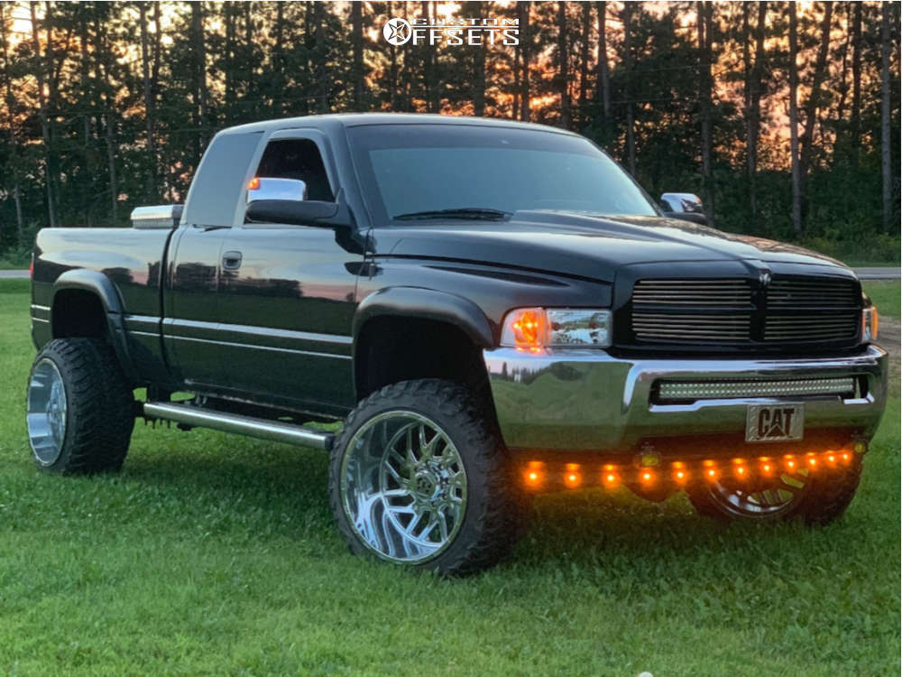 2001 Dodge Ram 2500 with 22x14 -76 TIS 544 and 33/13.5R22 Atturo Trail ...
