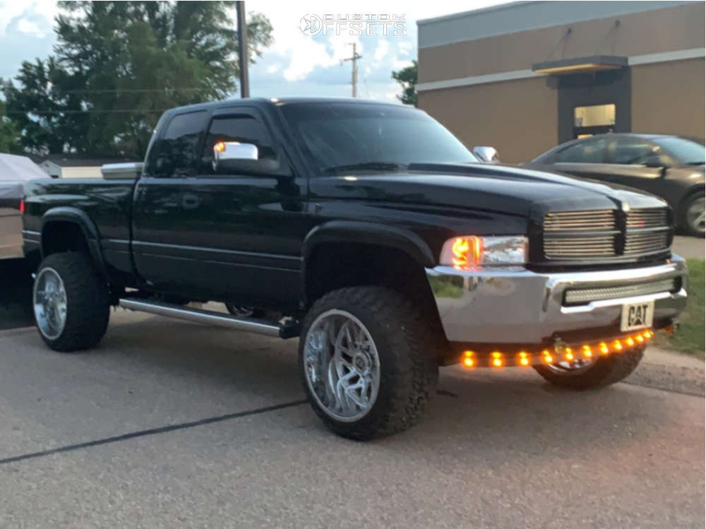 2001 Dodge Ram 2500 with 22x14 -76 TIS 544 and 33/13.5R22 Atturo Trail ...
