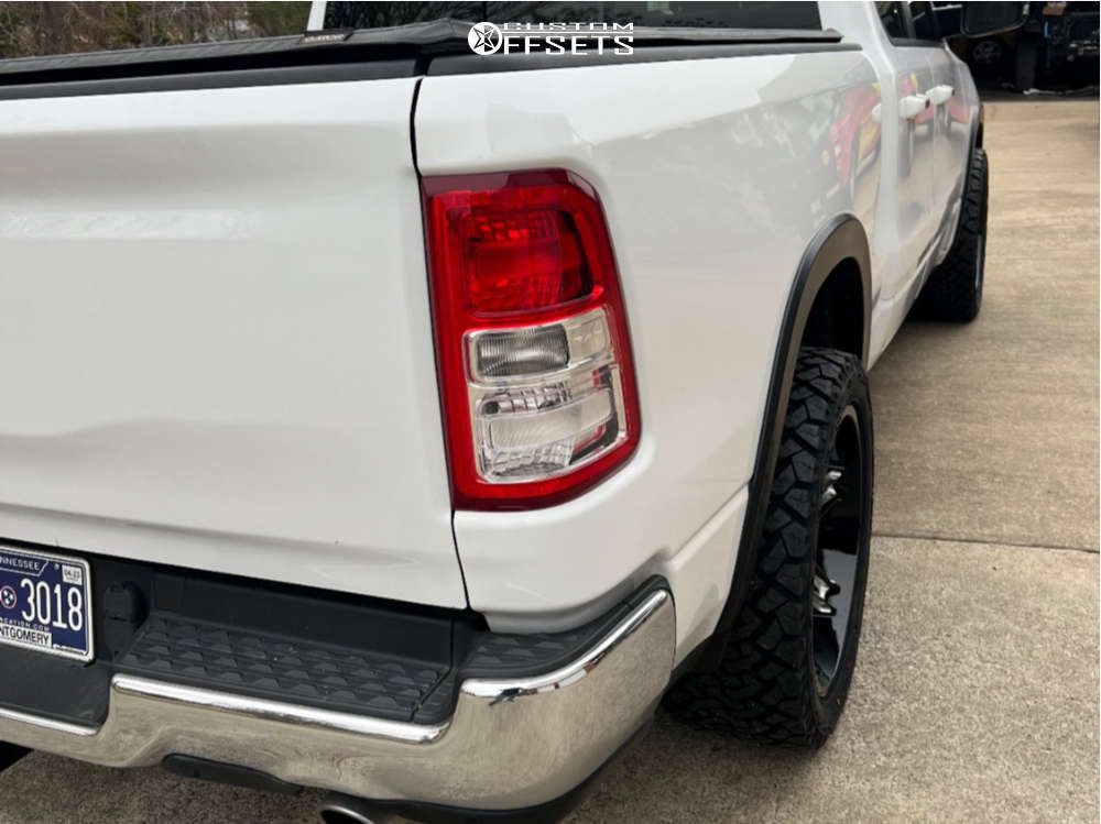 2019 Ram 1500 with 22x10 -19 Vision Razor and 33/12.5R22 Venom Power ...