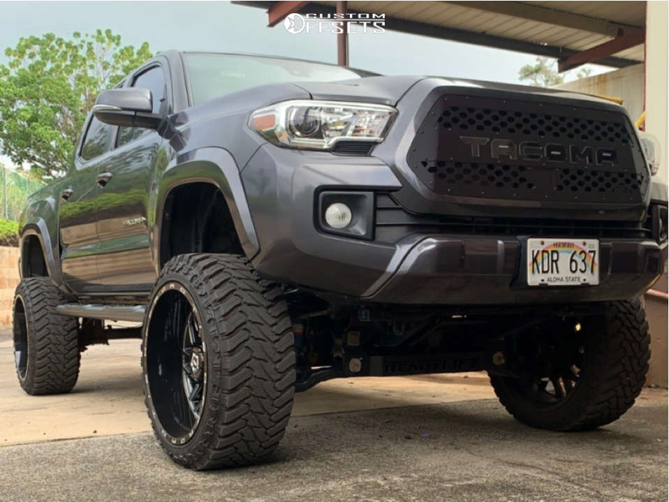 2019 Toyota Tacoma with 22x12 -44 TIS 544bm and 33/12.5R22 Atturo Trail ...