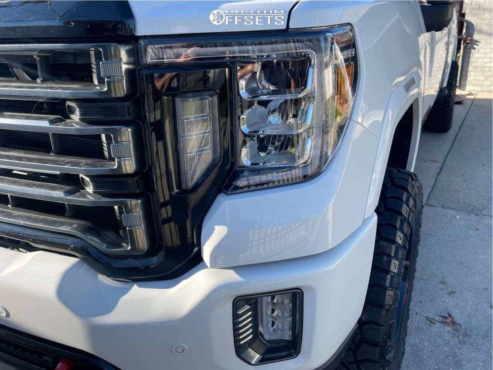 2022 GMC Sierra 2500 HD with 20x10 -18 Fuel Hurricane and 35/12.5R20 ...