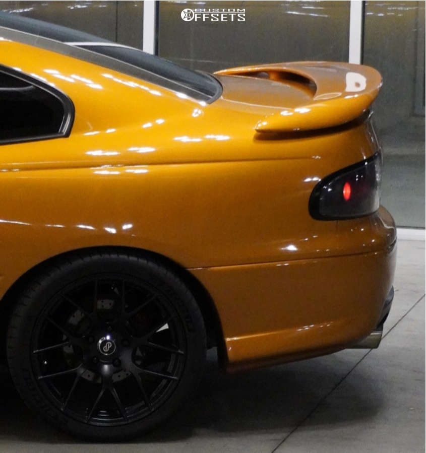 2006 Pontiac GTO with 18x8.5 38 Enkei Raijin and 245/35R18 Michelin ...