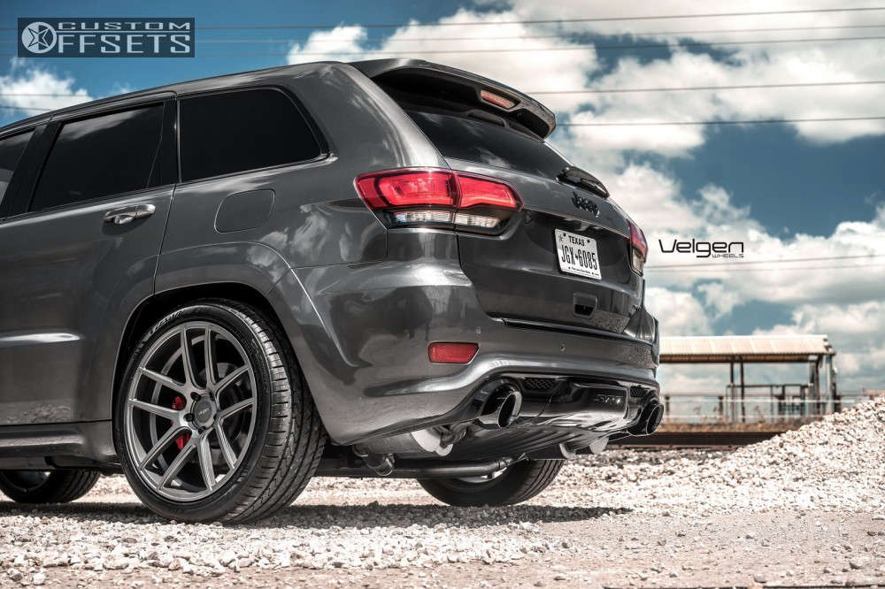 2016 Jeep Cherokee with 22x10.5 38 Velgen Vmb5 and 305/35R22 Lexani Lx ...