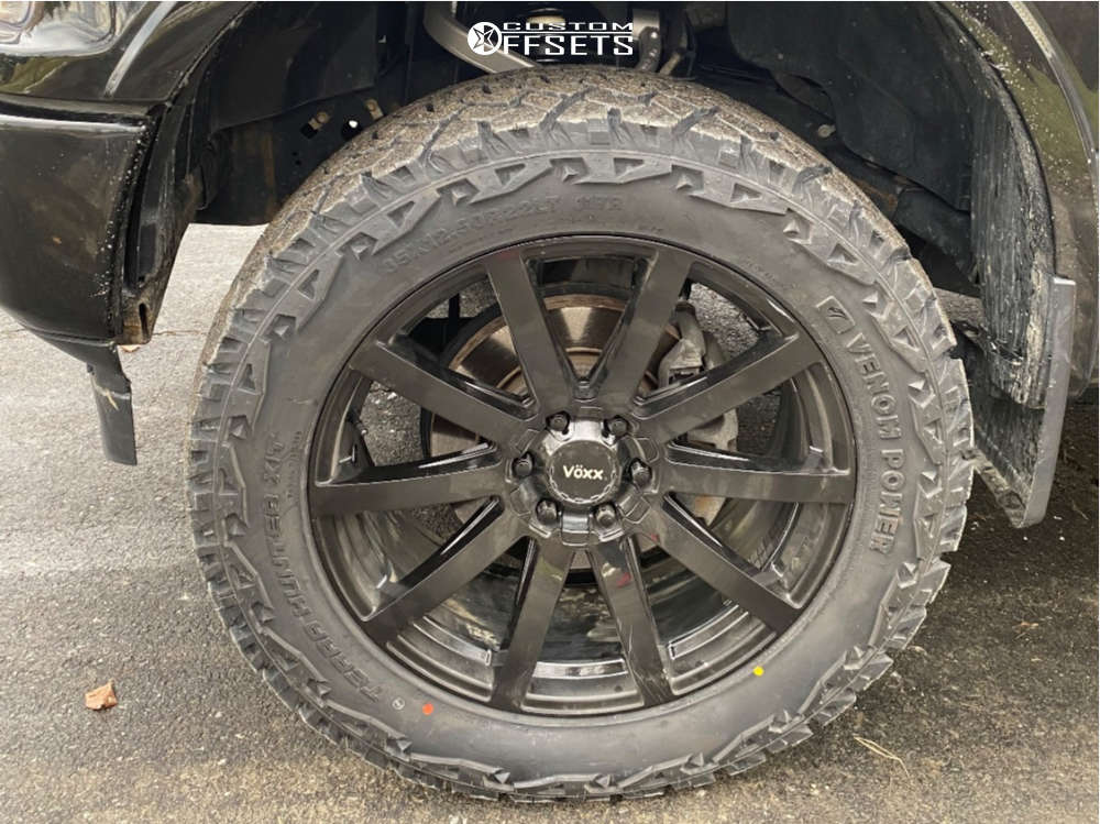2018 Ford F-150 with 22x9 30 Voxx Vento and 35/12.5R22 Venom Power ...