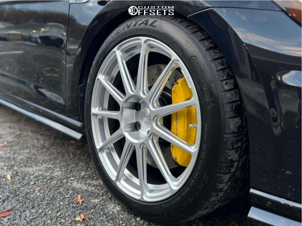 2019 Volkswagen Golf R with 18x8.5 45 Neuspeed Rse11r and 245/40R18 ...