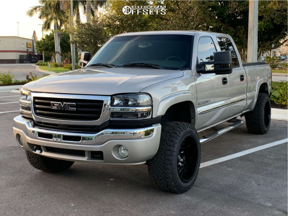 2004 GMC Sierra 2500 HD with 20x12 -44 Fuel Sledge and 33/12.5R20 Venom ...