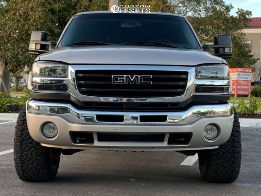 2004 GMC Sierra 2500 HD with 20x12 -44 Fuel Sledge and 33/12.5R20 Venom ...