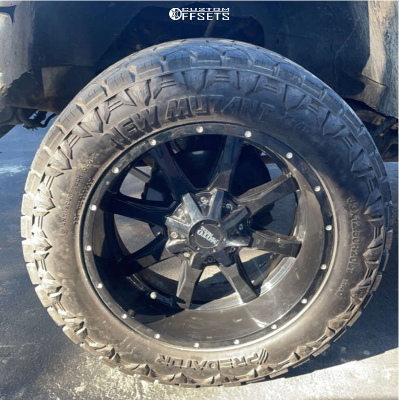 2004 Dodge Dakota with 20x10 -24 Moto Metal MO970 and 33/12.5R20 ...