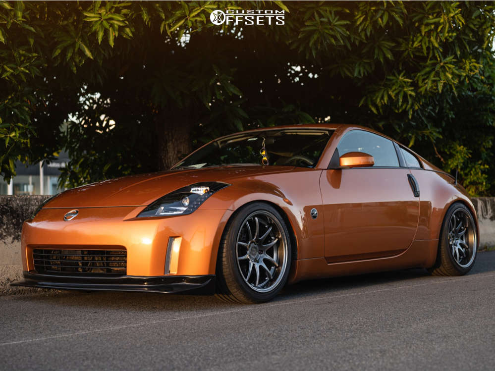 2005 Nissan 350Z with 18x9.5 15 Aodhan Ds02 and 245/40R18 Toyo Tires ...