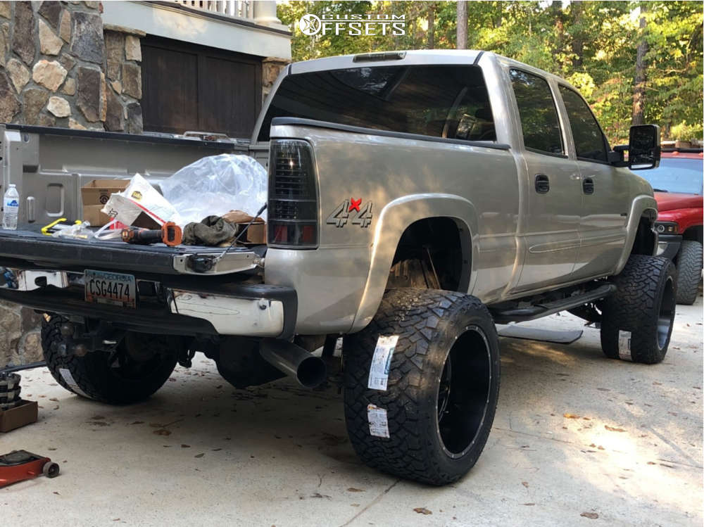 2006 GMC Sierra 2500 HD with 22x14 -76 Hostile Sprocket and 35/15.5R22 ...