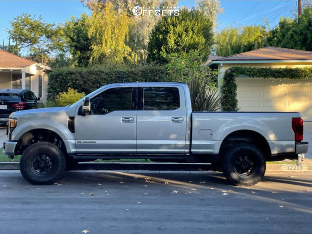 2022 Ford F-250 Super Duty with 17x8.5 0 Method Mr701 and 35/12.5R17 ...