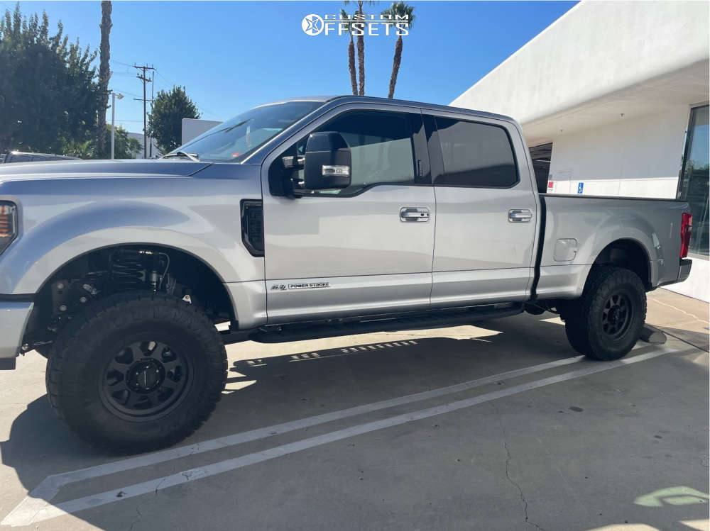 2022 Ford F-250 Super Duty with 17x8.5 0 Method Mr701 and 35/12.5R17 ...