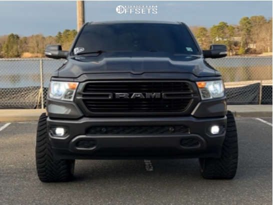 2019 Ram 1500 with 24x14 -76 Hardcore Offroad Hc17 and 33/13.5R24 Venom ...