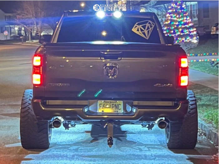 2019 Ram 1500 with 24x14 -76 Hardcore Offroad Hc17 and 33/13.5R24 Venom ...