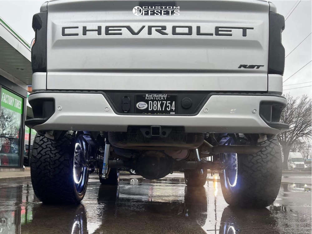 2020 Chevrolet Silverado 1500 with 24x14 -76 TIS 544mb and 35/15.5R24 ...