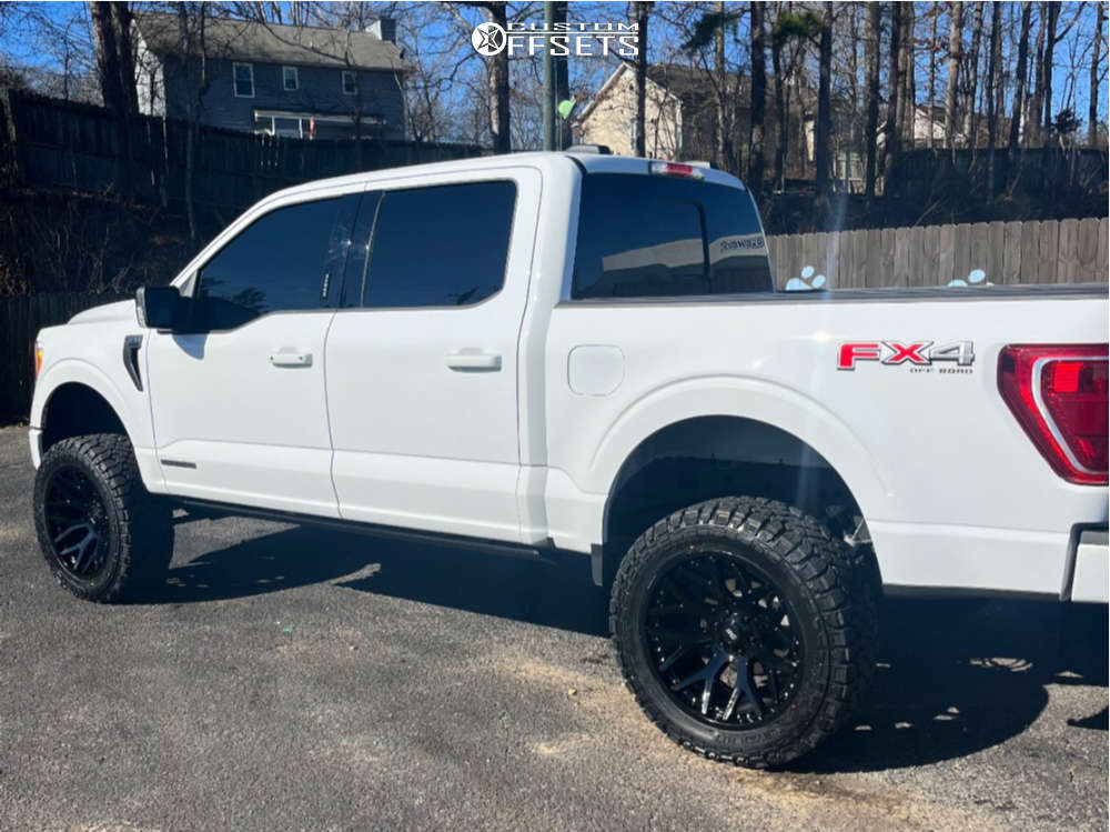 2022 Ford F-150 with 22x10 -25 Rough Country 95 Series and 35/12.5R22 ...