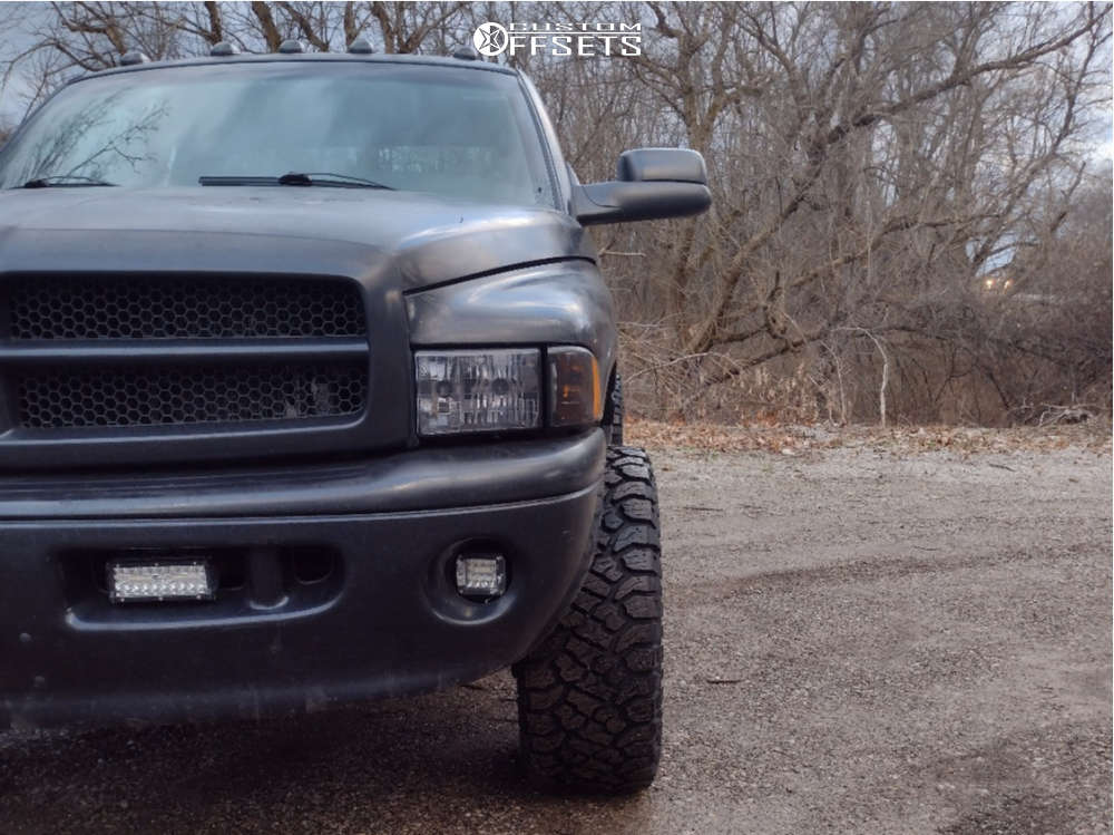 2000 Dodge Ram 2500 with 20x10 -25 Vision Rocker and 33/12.5R20 Kenda ...