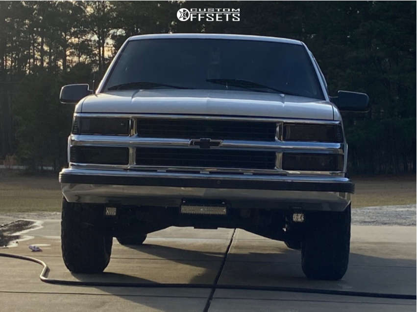 2000 Chevrolet C3500 with 16x8 0 Moto Metal Mo970 and 285/75R16 Ironman ...